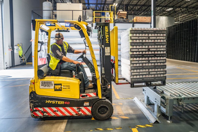Warehouse automation trends 2024 and how to implement them Warehouse automation trends 2024 and how to implement them